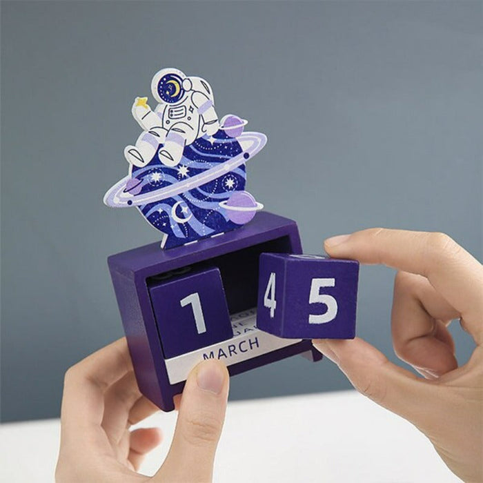 Astronaut Desk Calendar | Science Decor